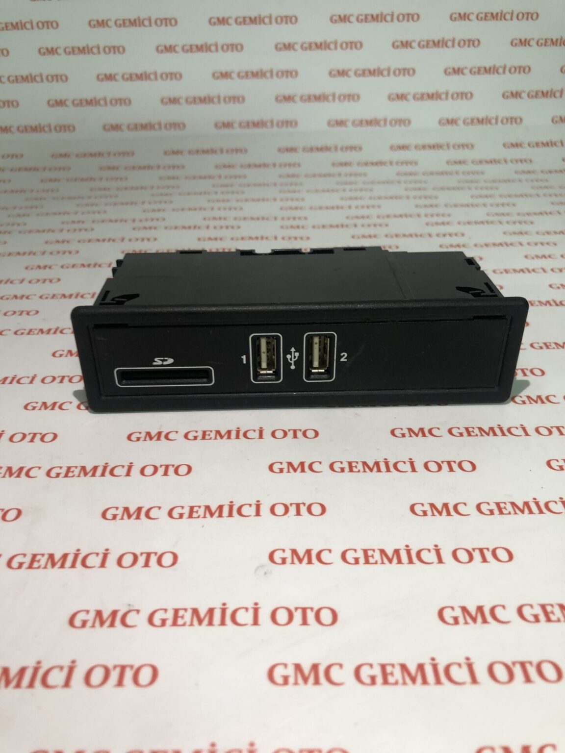 A2138200401 MERCEDES W213 E KASA USB DAĞITICI GİRİŞİ - GMC GEMİCİ OTO